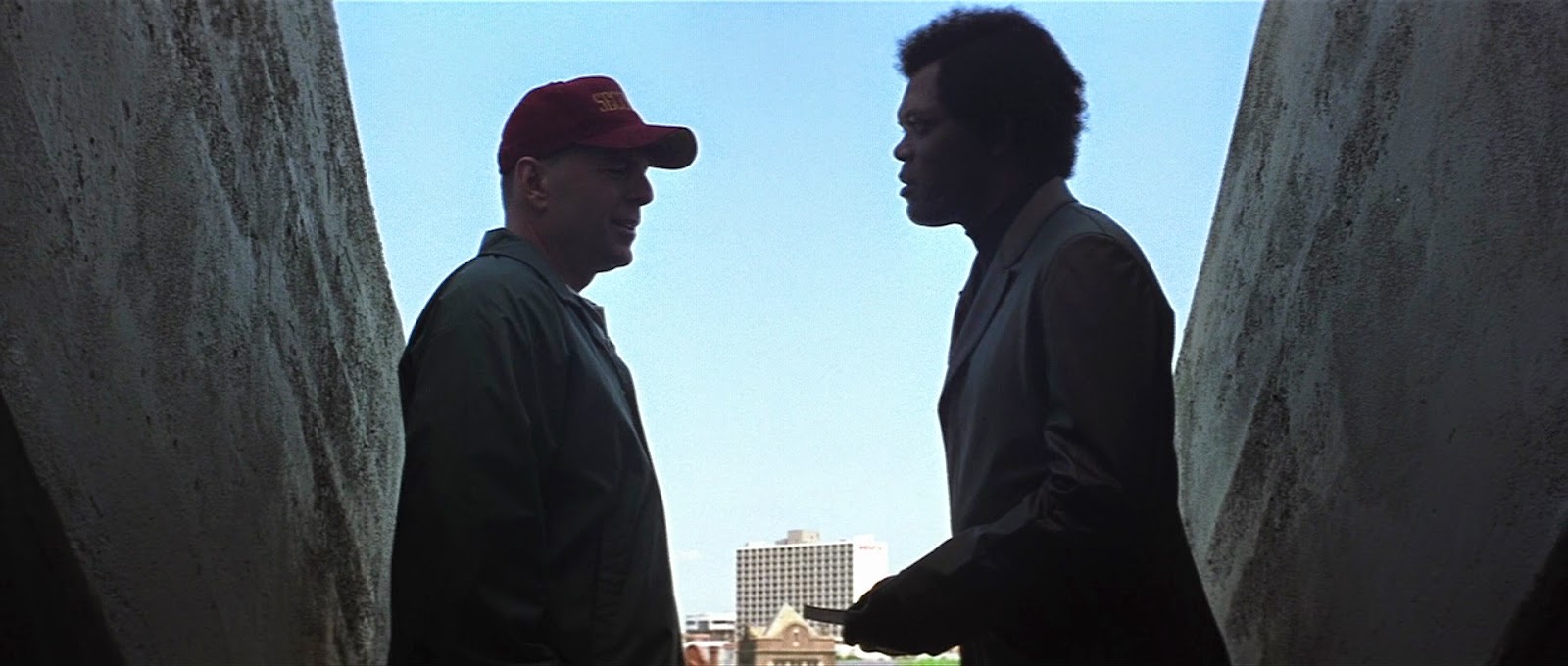 ‘UNBREAKABLE’ (2000) CLASSIC MOVIE REVIEW – Undoubtedly Shyamalan’s ...